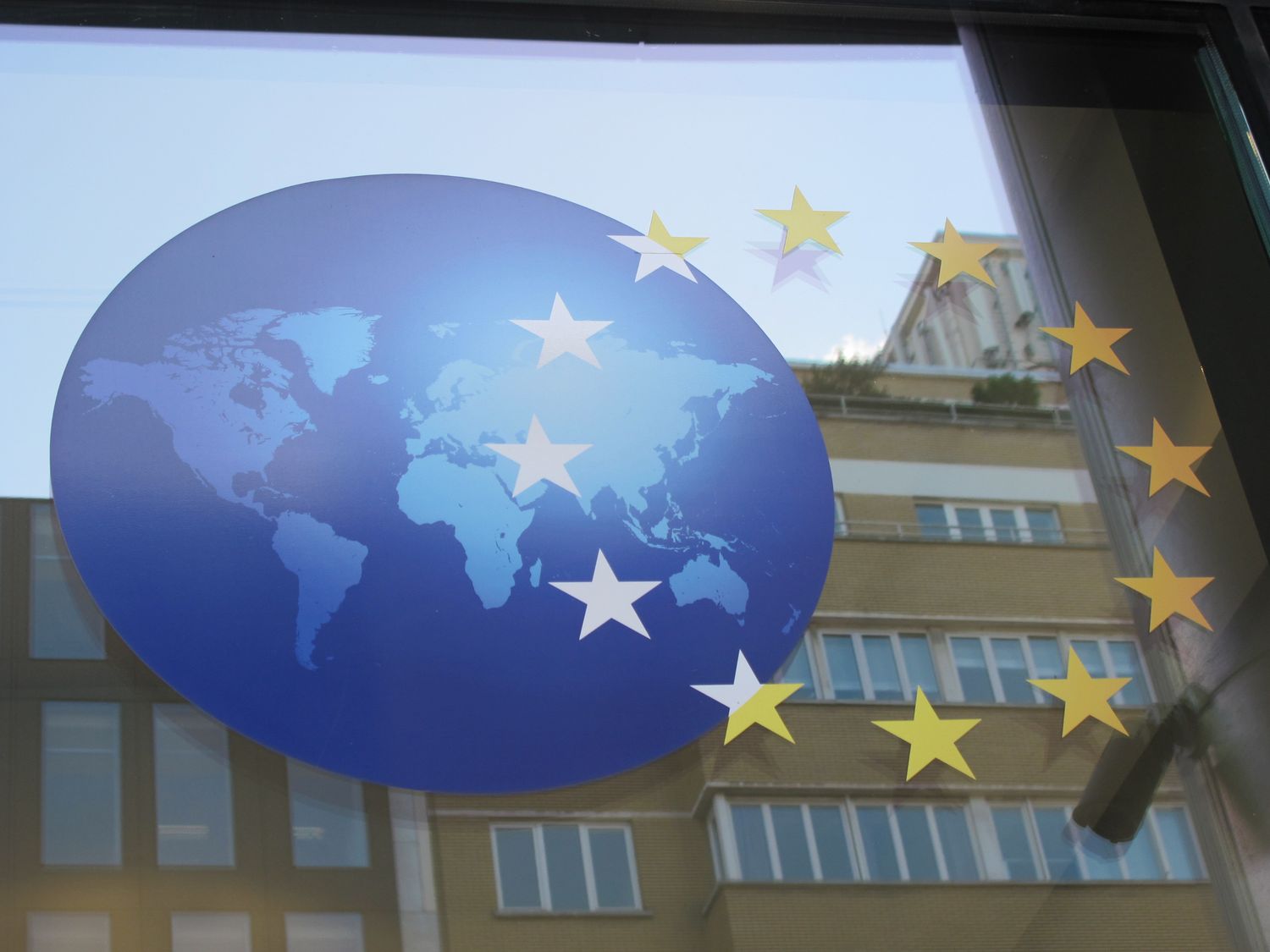 EU-Peace Facility: Waffen für Sicherheit weltweit? | Brot für die Welt